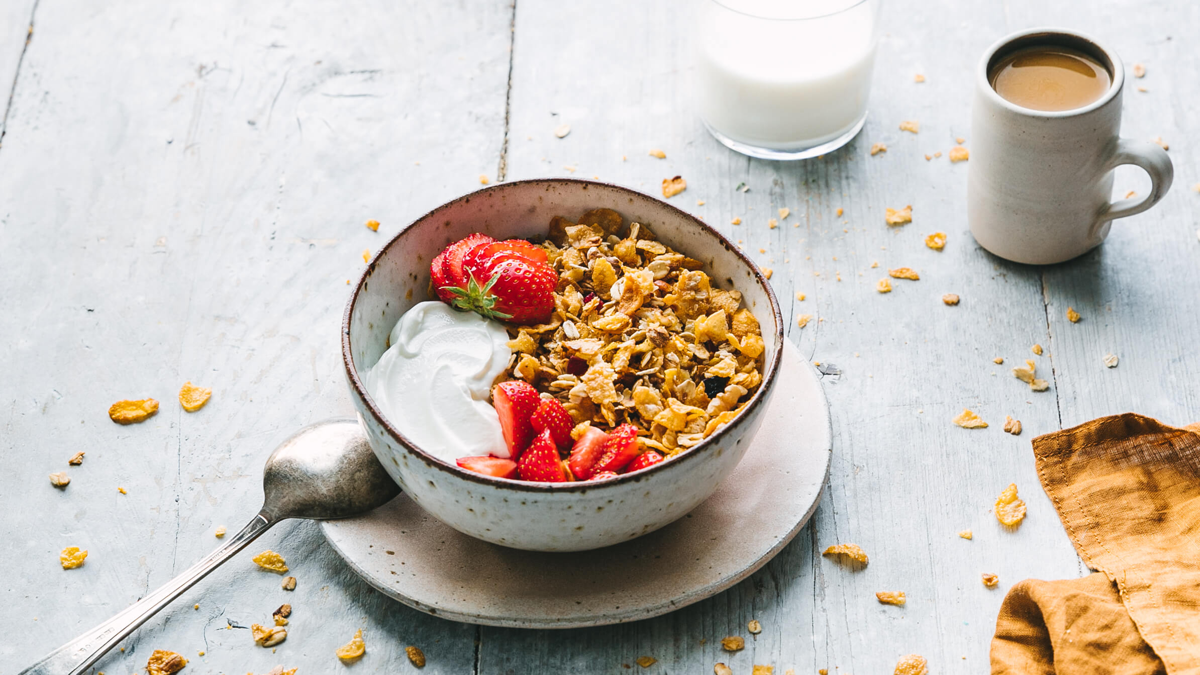 NESTLÉ® GOLD Cornflakes Berry Oatmeal Muesli