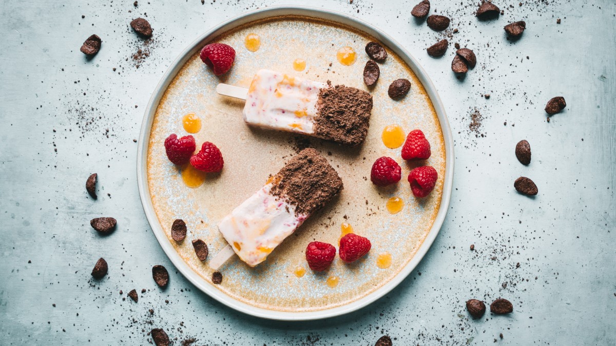 NESTLÉ® KOKO KRUNCH® Petit Suisse Popsicles