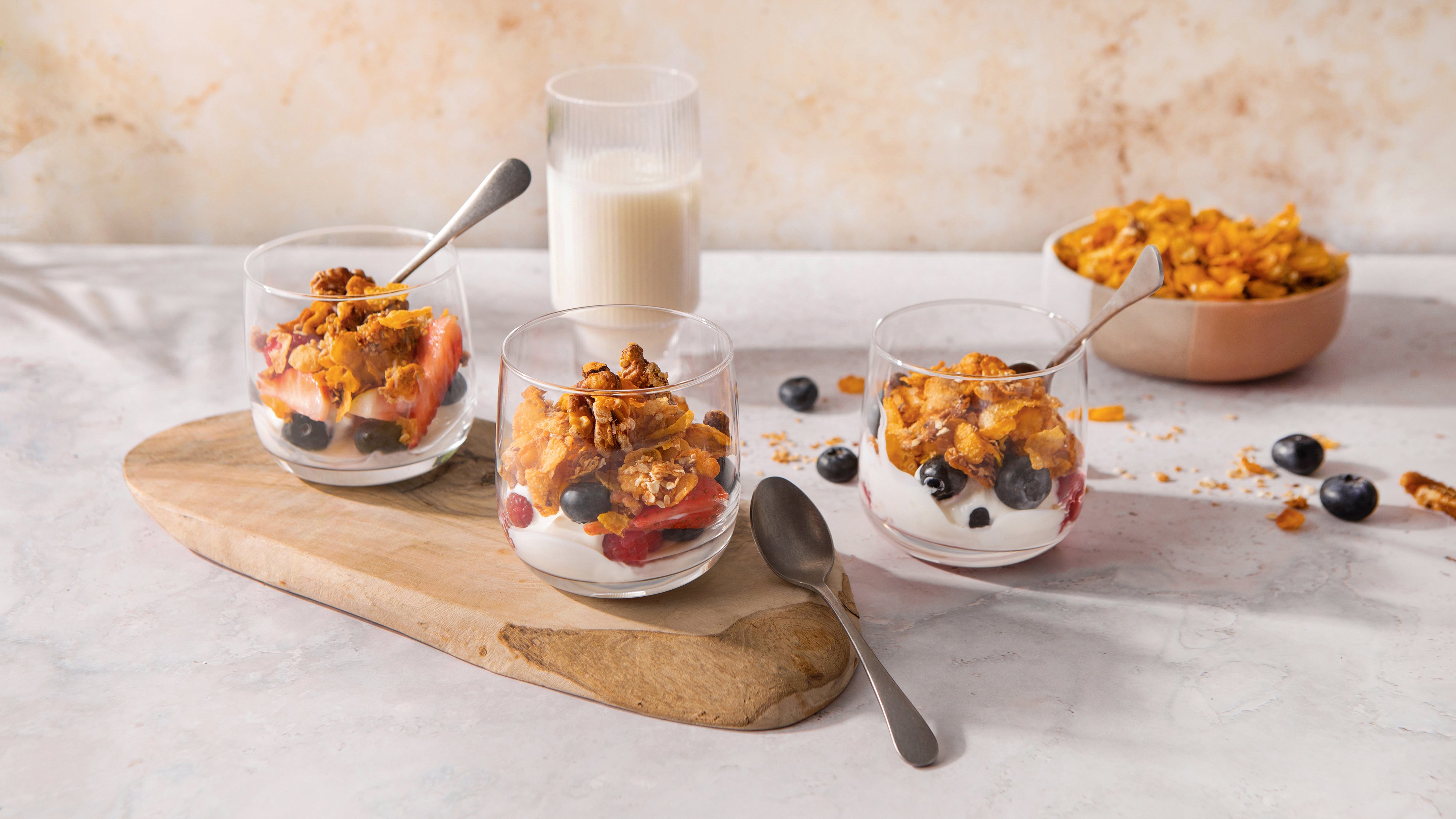 Corn Flakes Berry Oatmeal Muesli Recipe - Go Free® | Nestlé Cereals